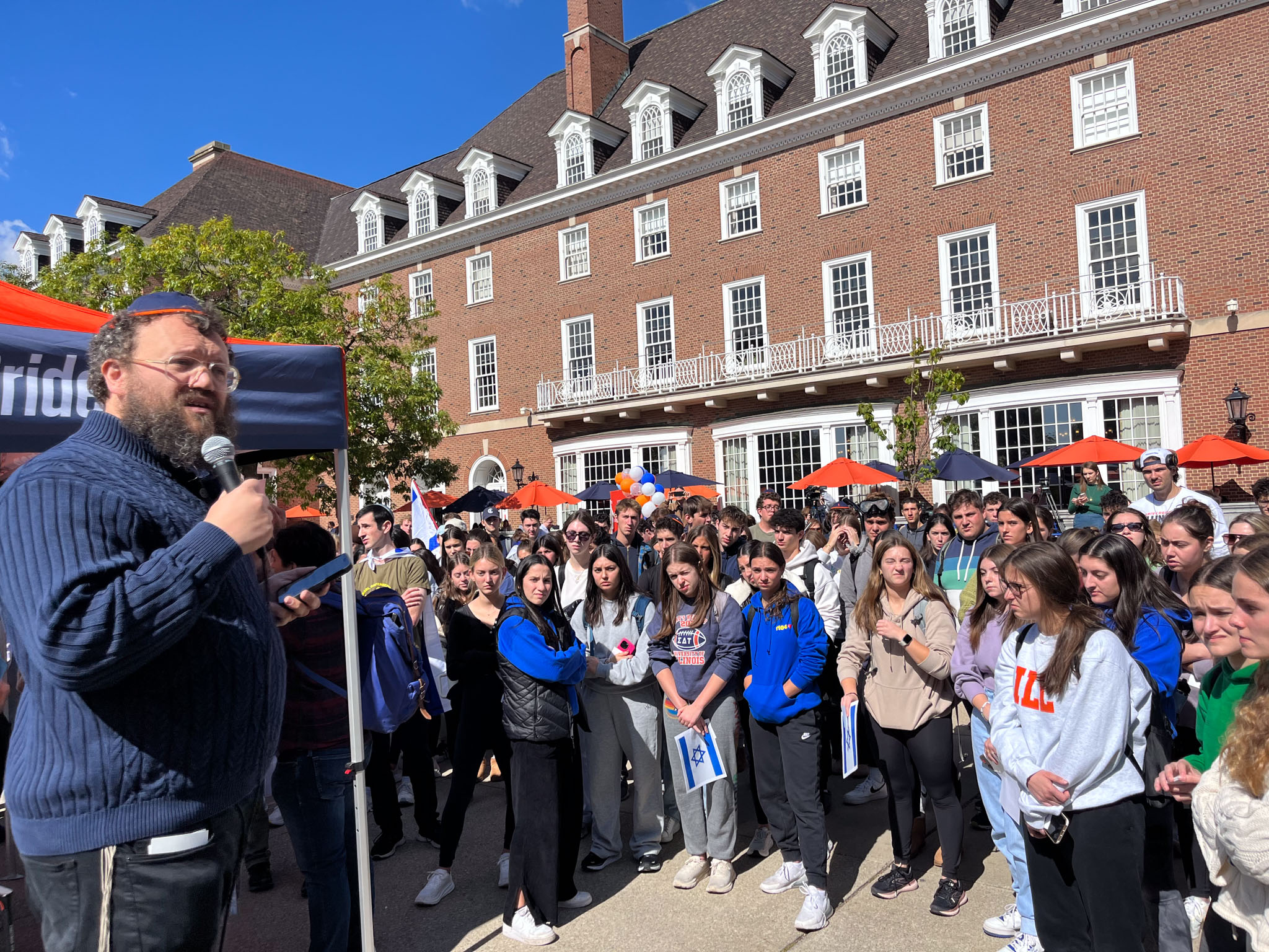 U of I students and community members show support for Israel through ...