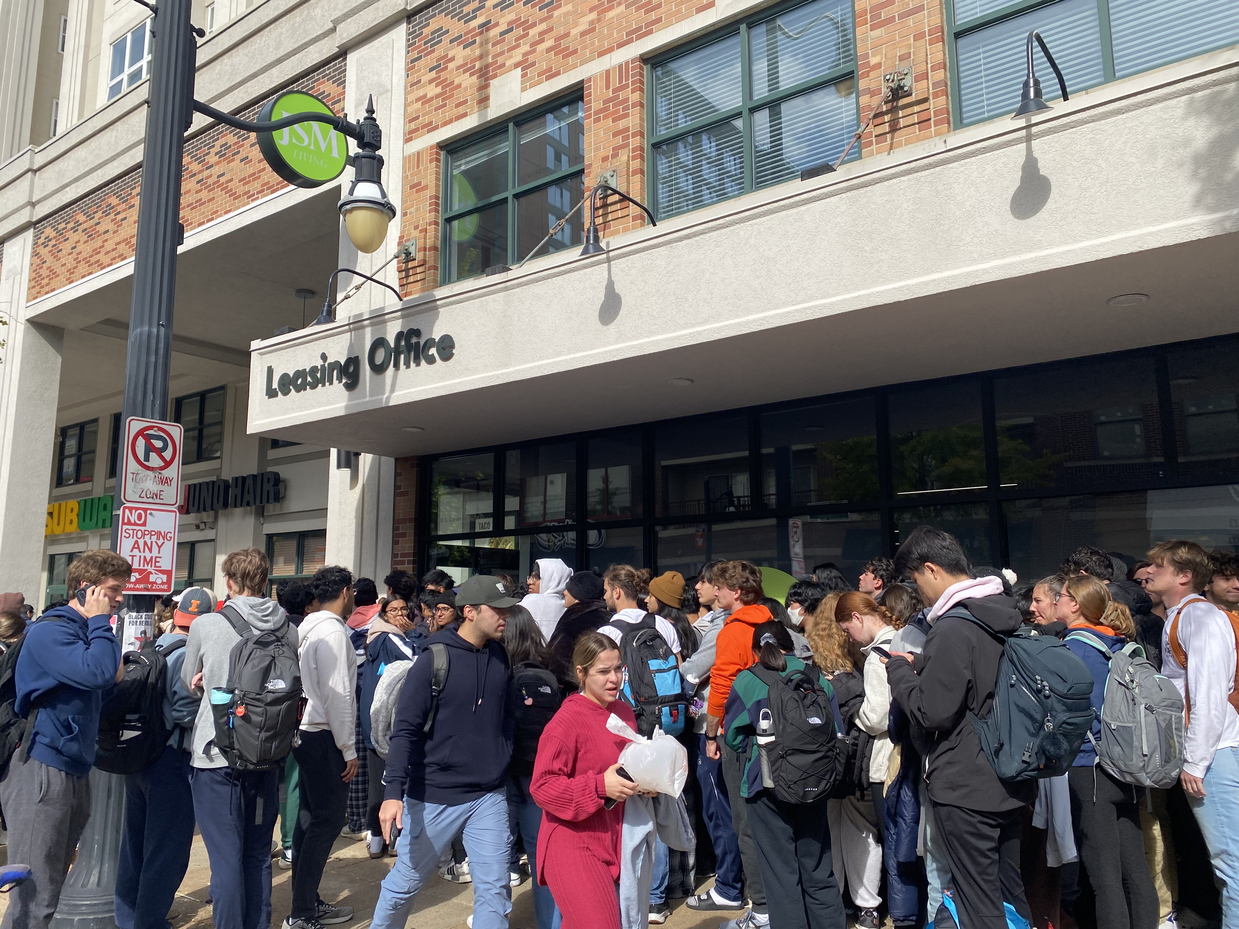 UIUC students express frustration after police disperse crowd outside ...