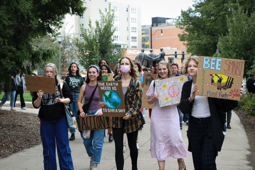 Students protest University of Illinois investments related to fossil ...